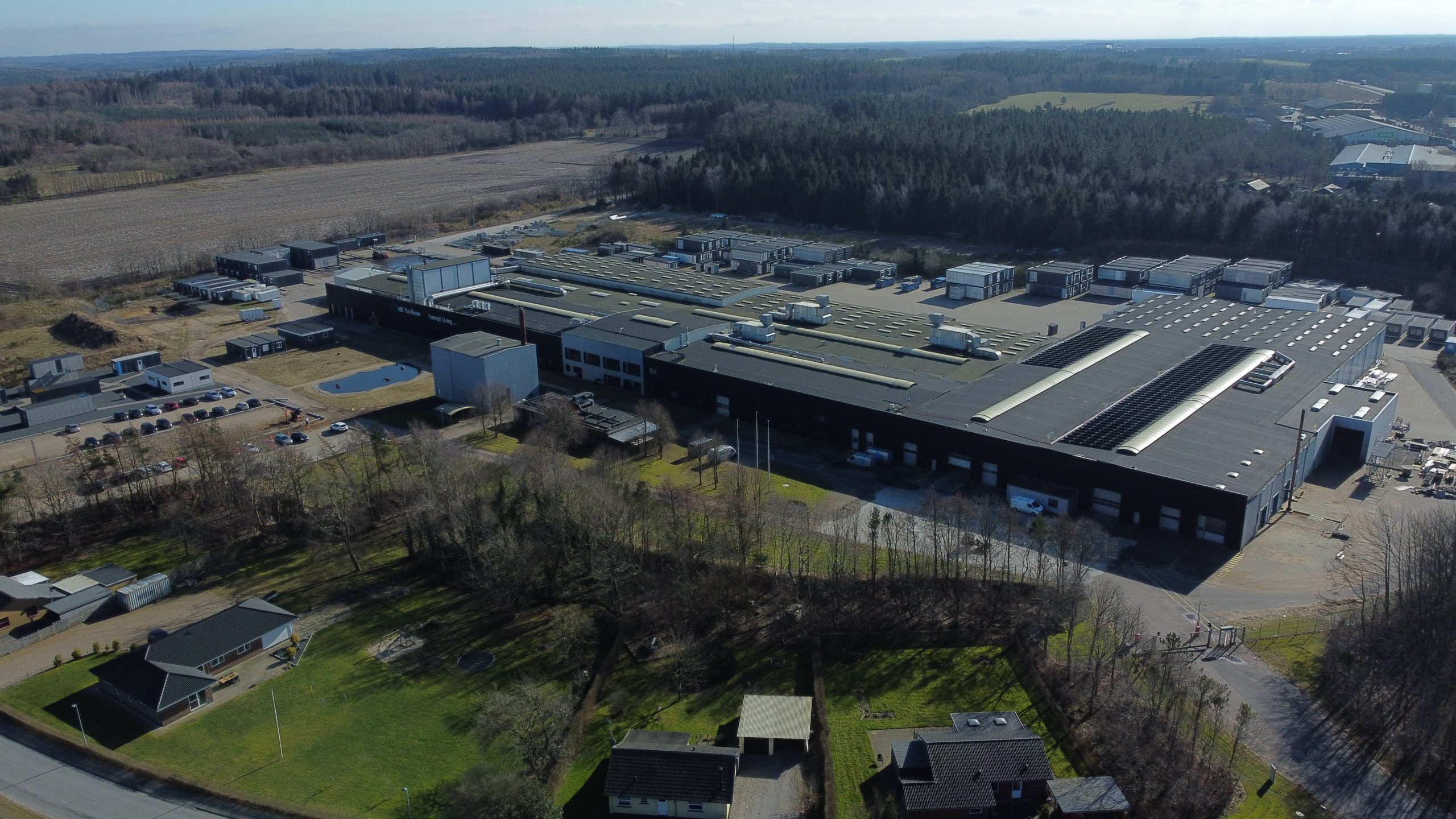 ABC Pavilloner reducerer CO2-udslip med nyt solcelleanlæg